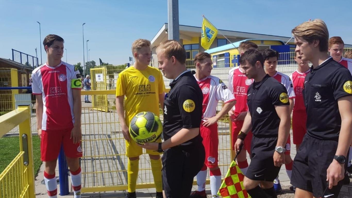 Lucas Boelé: 'Arbitrageopleidingen helpen bij ontwikkeling' | KNVB